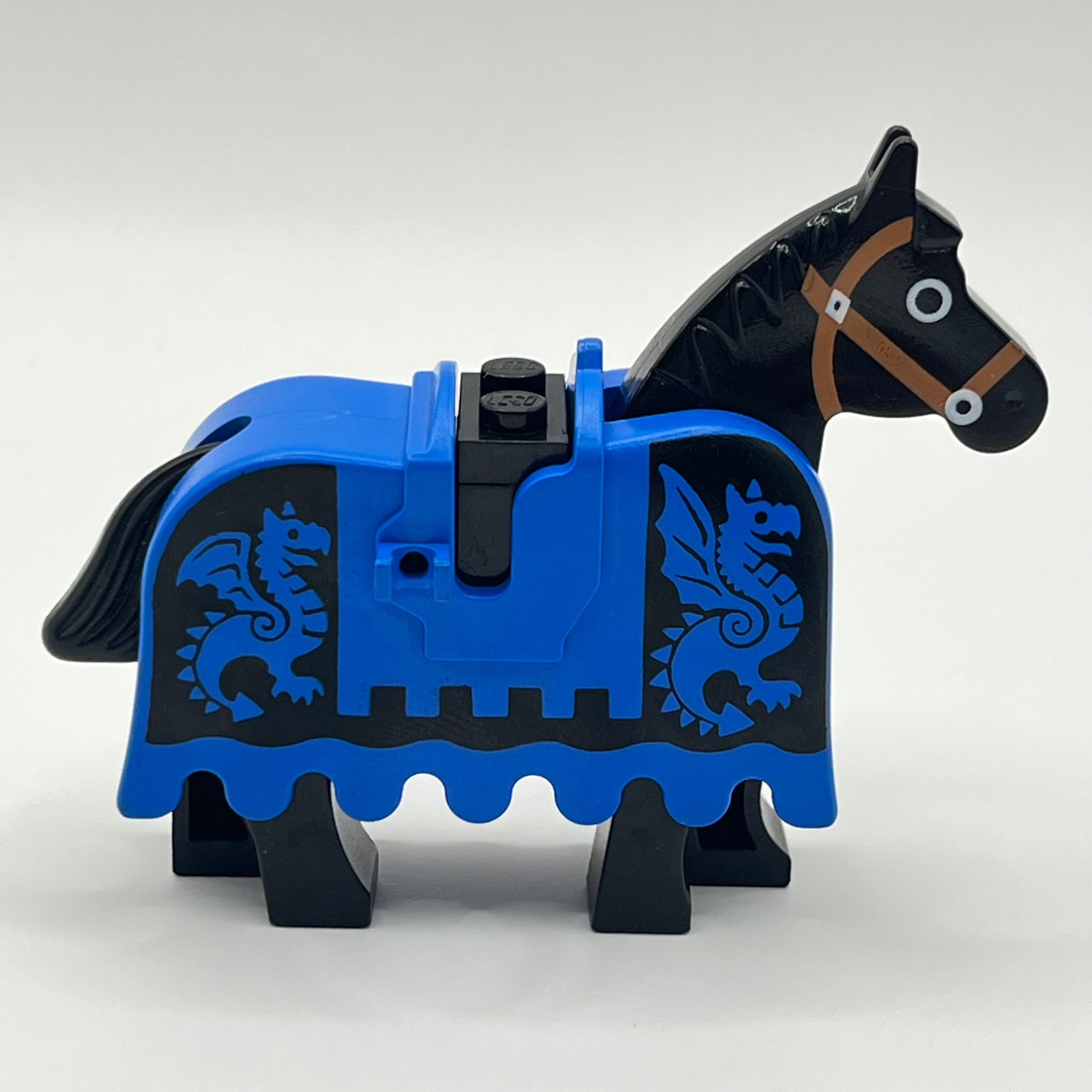 LEGO Black Horse with Dragon Barding and Ruffled Edges, 2 clips, Castl ...